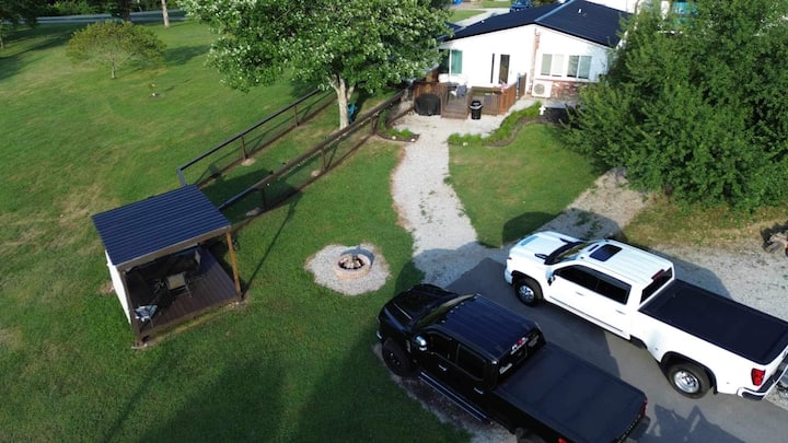 Southern Comfort Cabin (Smokey Mountain Retreat) - LaFollette, TN