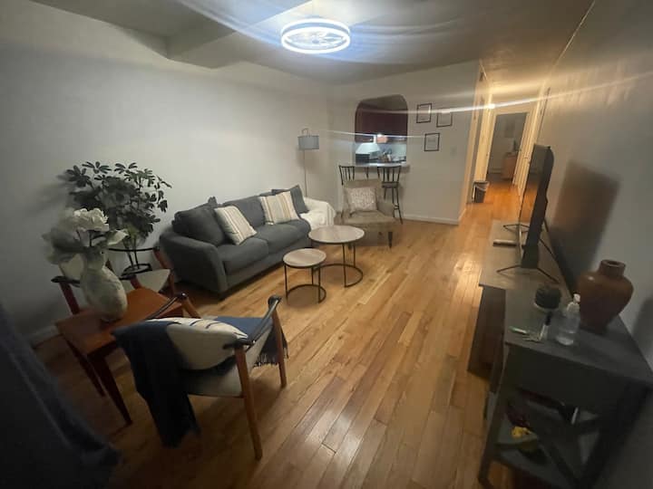 Cozy Berg - Jackson Heights - Queens NY