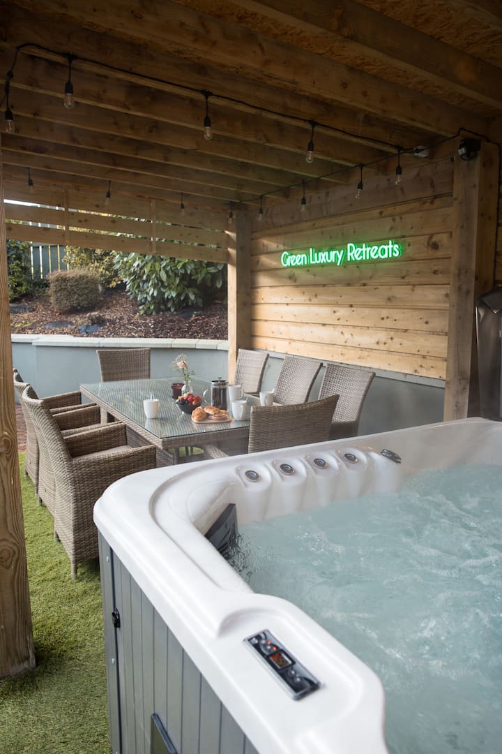 Green Luxury Retreats-memory Lane House-18 Guests. - Omagh