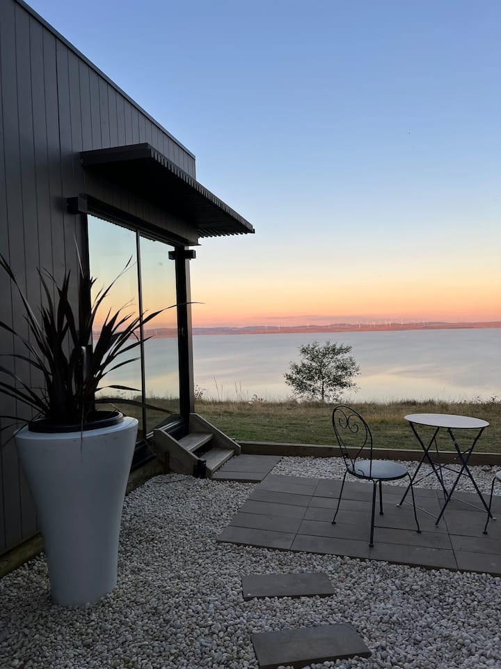 Eagle Peak Tiny Abode - Amazing Lake Views - Lake George, New South Wales