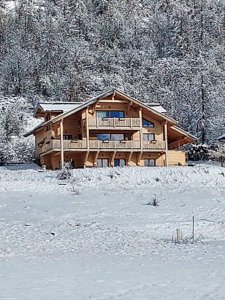 Chalet Lucky Dominant Allos - Allos