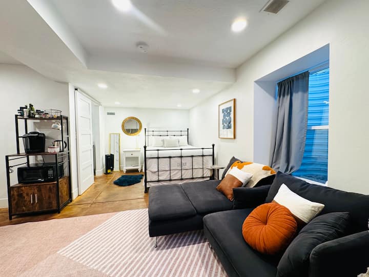 New, Cozy & Convenient Sugarhouse Basement Studio - Salt Lake City, UT