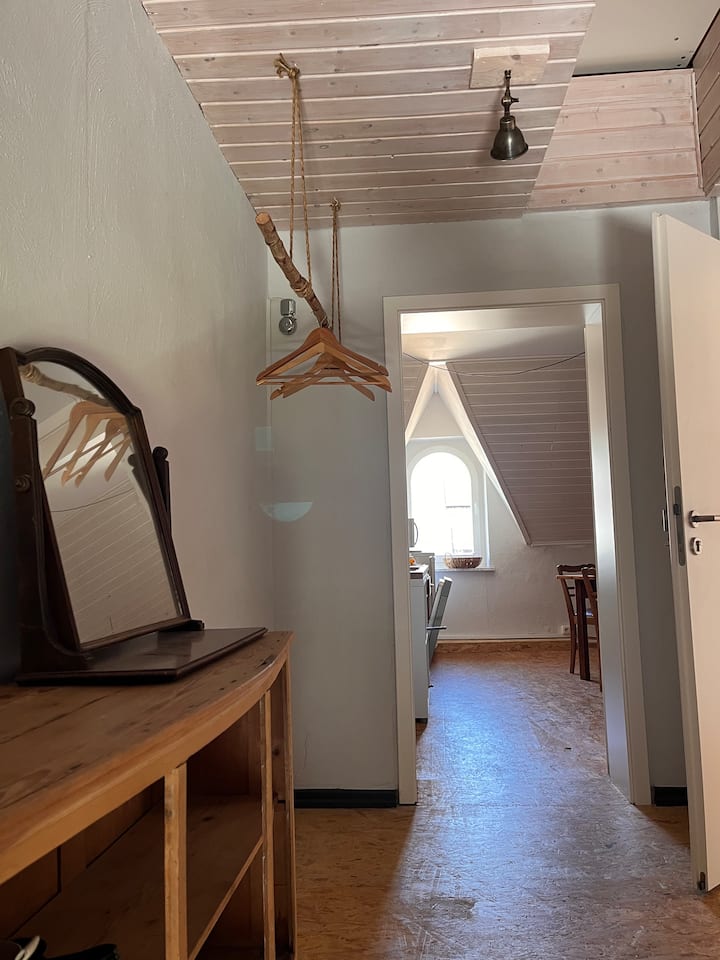 Centrally Located Top-floor Apartment With Balcony - Sankt Augustin