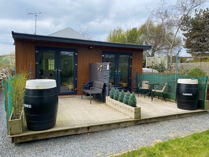 Bumble Bee Lodge, Room 1 - Strangford
