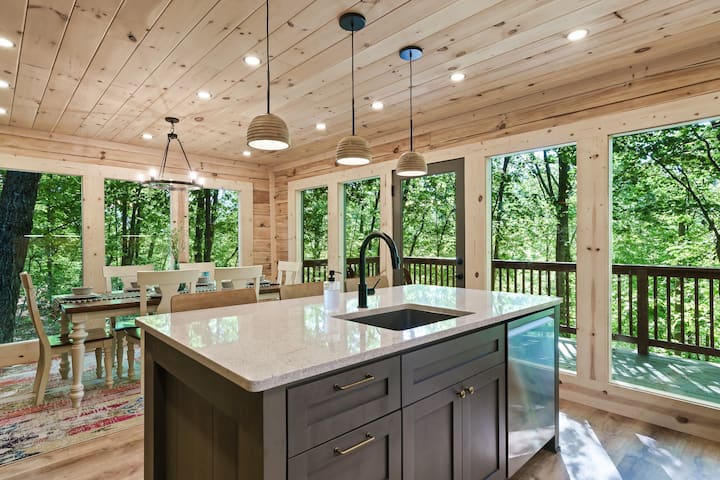 Bearfoot Hollow - Pigeon Forge, TN