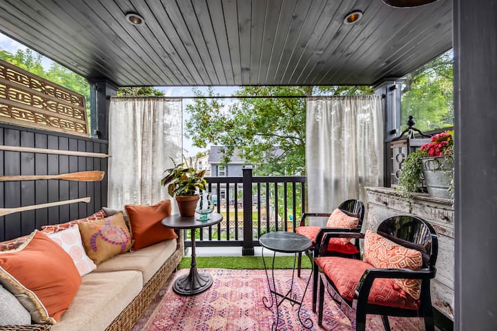 Downtown 2bd Vintage Black House Captains Suite - Île-du-Prince-Édouard