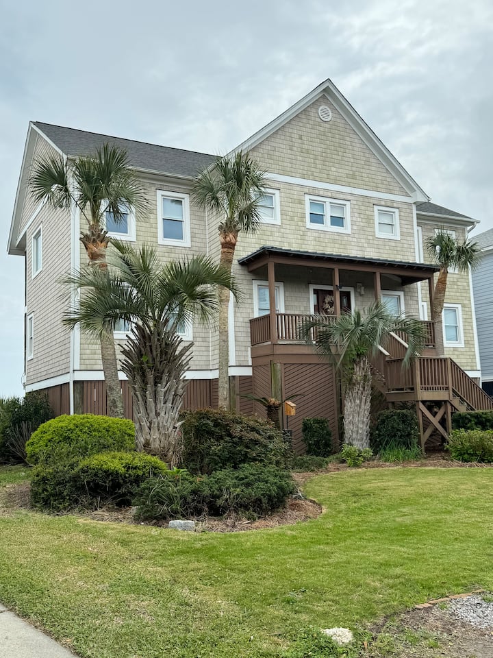 Ocean Front W/ Elevator Walk To Restaurants & Pier - Folly Beach, SC