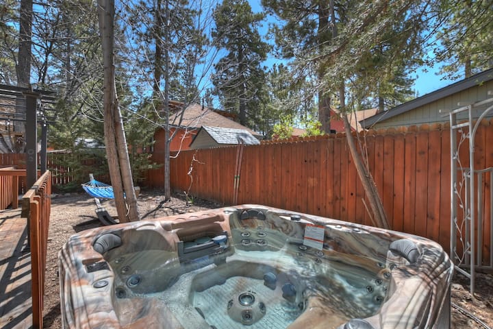 Pet Friendly! Hot Tub! Close To The Lake & Marina! - Big Bear Lake, CA