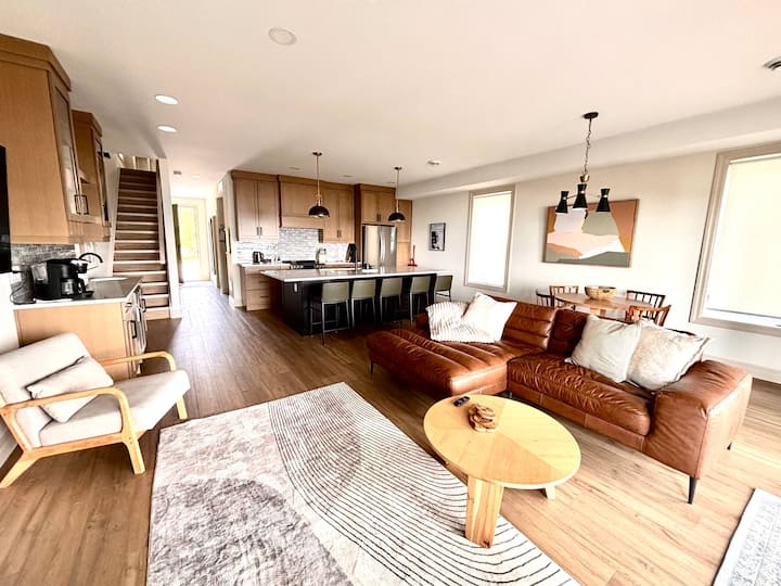 Anchor Down On Your Private Beachfront Cottage - Amherstburg