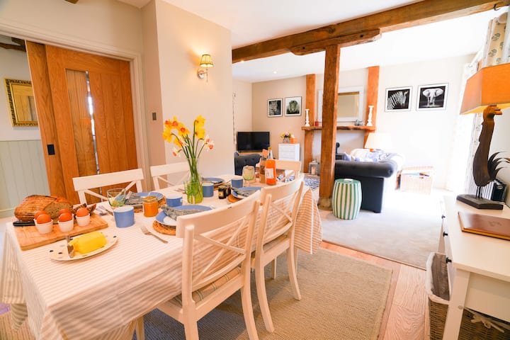 Charming Cotswold Retreat With Garden And Parking - Lechlade