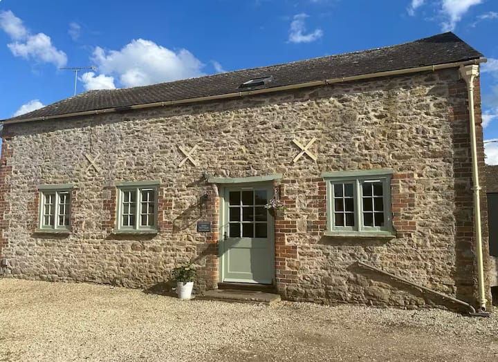 Charming Cotswold Retreat With Garden And Parking - Lechlade-on-Thames