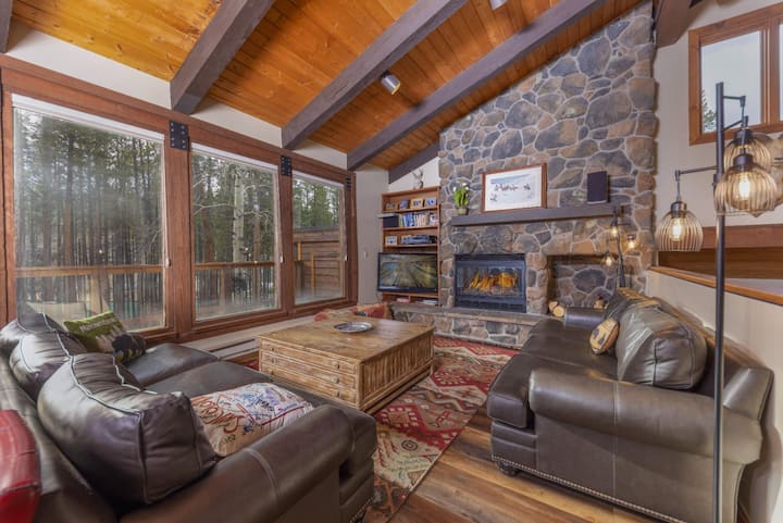 Breck Lodge: Walking Distance To Peak 8, Hot Tub, - Breckenridge, CO