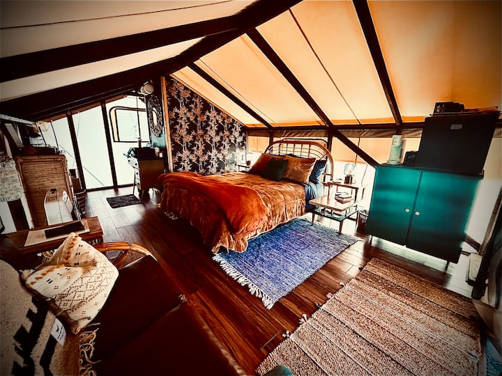 "Tw"-lux Boho Safari Tent, Ranch Land - Alpine, TX