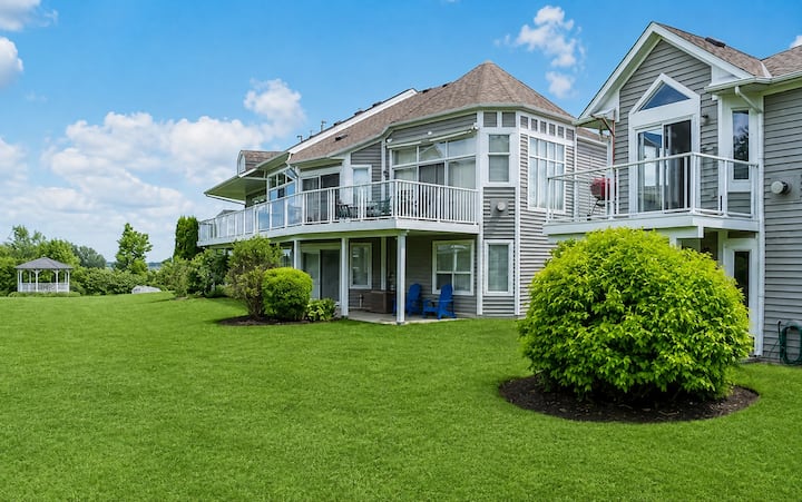Blue Mountain Retreat On The Water - Collingwood