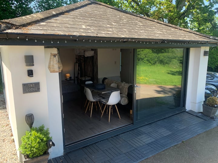 Beautifully Refurbished Country Lodge, West Green - Exeter