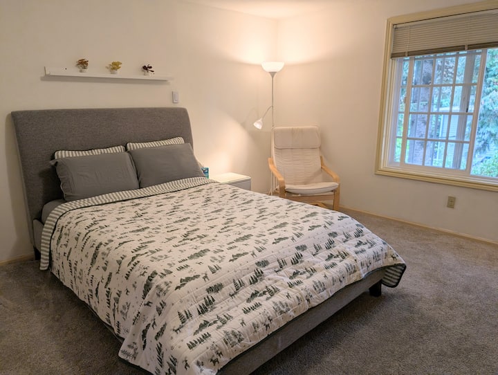 Spacious 3br• Walk To Light Rail• Private Parking - Shoreline