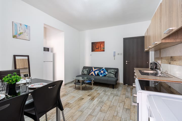 Bay Escape Finikoudes 2br Tri - Zypern