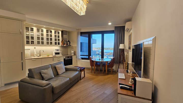 Danube River View Lounge 6 / Garage, K District - Belgrado