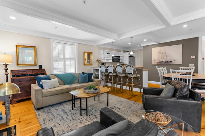 Beautiful 3 Br Home  Steps From Downtown Mystic - Mystic, CT