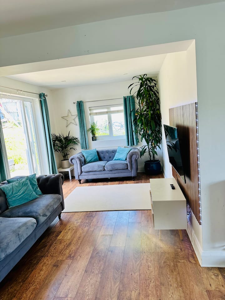 The Contractor Pad | Free Off Road Parking - Brighton and Hove