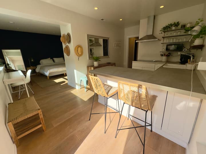 Beautiful Contemporary Studio - San Francisco, CA