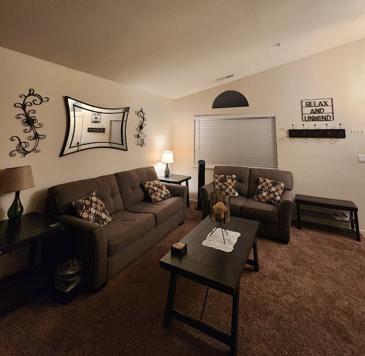 Quaint Comfy Casa/4 Bedrooms/2 Baths/10 Guests - Salinas, CA