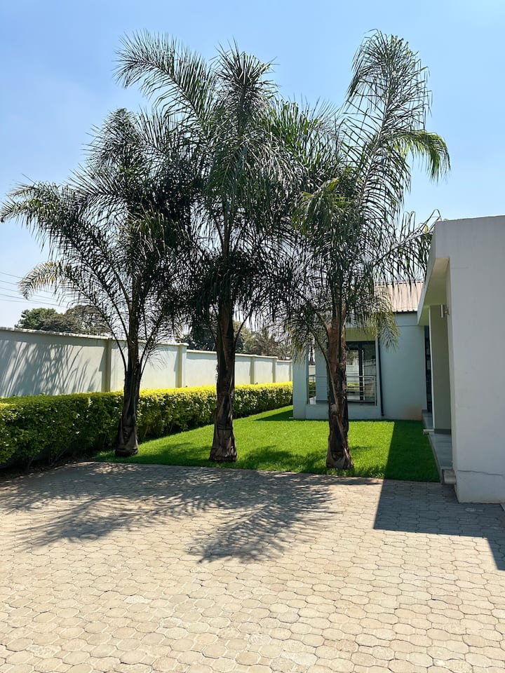 Limber Mist,  A Luxury, Modern Home In Vainona! - Harare