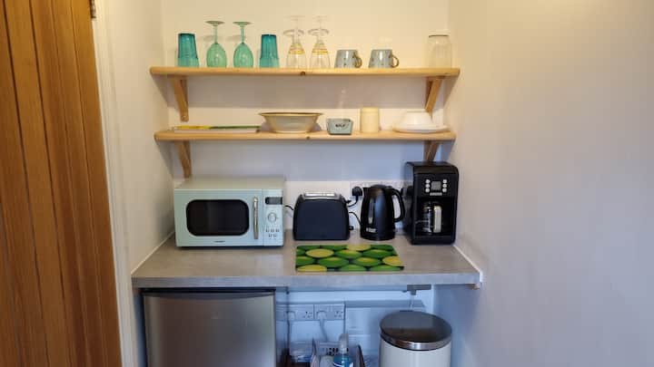 Garden Suite + Private Heated Pool + Free Parking - Hastings, UK