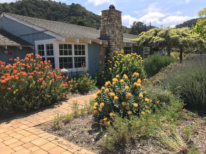 Carmel Mid-century Ranch Retreat Ac Ev Charger - Big Sur