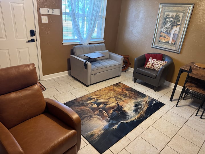 Beach House Bungalow - Ormond Beach, FL