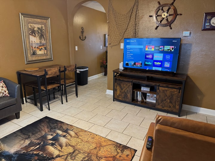 Cozy Beach House Bungalow 2-bedroom Apartment - Ormond Beach, FL