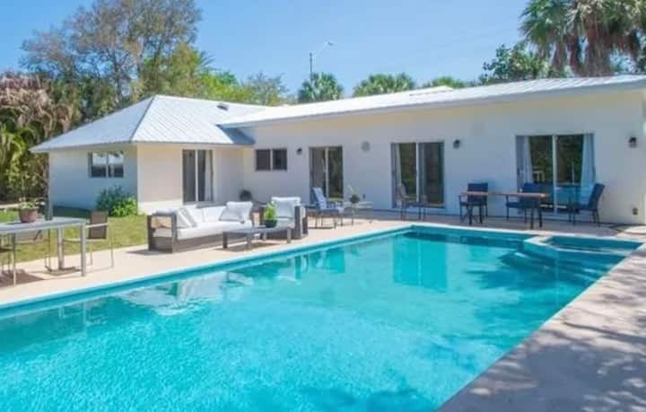 Waterfront Island Home W/private Pool & Boat Dock! - Vero Beach, FL