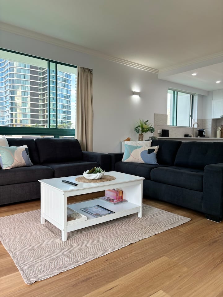 Mantra Crown Towers 2 Bedroom Apartment - Surfers Paradise
