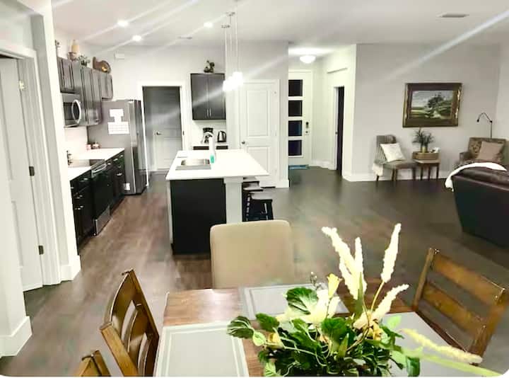 Peaceful Florida Oasis: 3 Beds, 1 Bath - 노스 포트