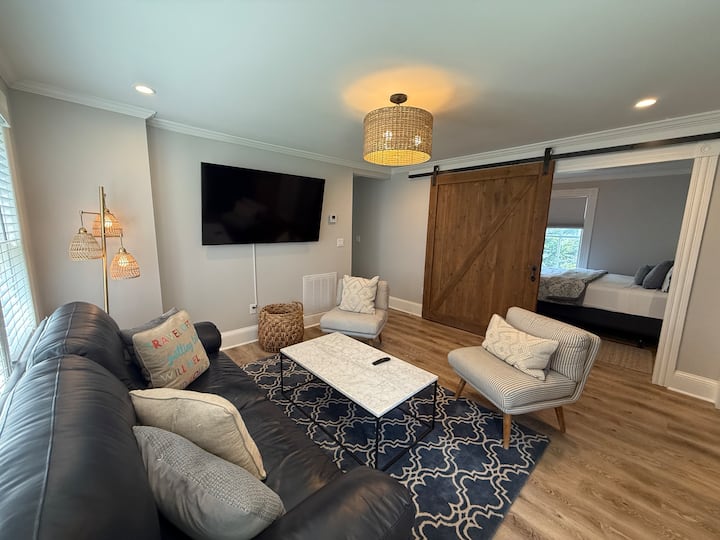 Brand New 2 Bedroom, Greenport Village, Walk To Town Marina Views!! - Greenport, NY