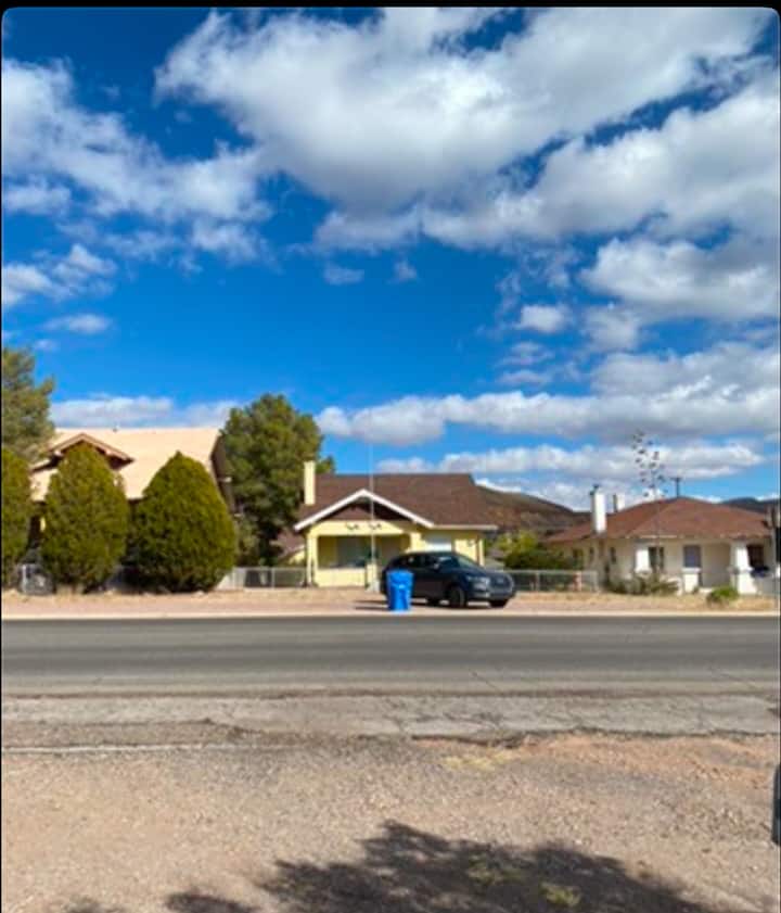 4 Bd Rm Warren Bungalow Parking In Front Of House! - Bisbee, AZ