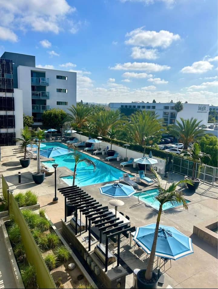 Urban Oasis With Gym, Pool +More - Marina del Rey, CA