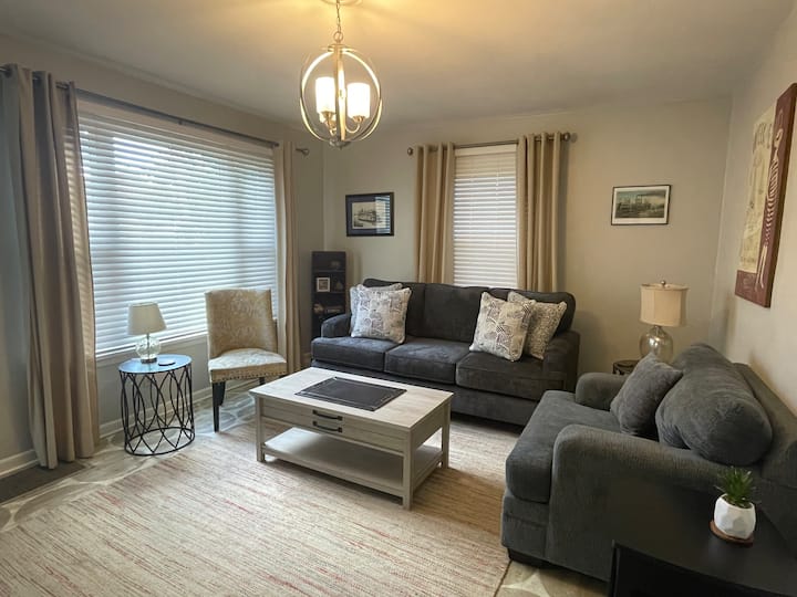 College Town Charm: Minutes From Downtown Cape - Cape Girardeau, MO