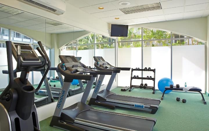 Look No Further! 3 Spacious Units In Waikiki, Pool - ホノルル