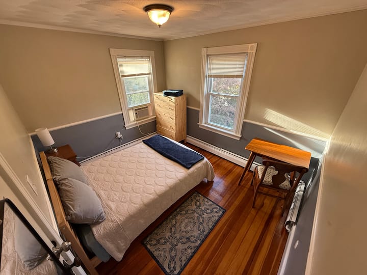 Sunny Room Good Vibes Getaway Wifi Parking #2 Fl2 - Scituate, RI