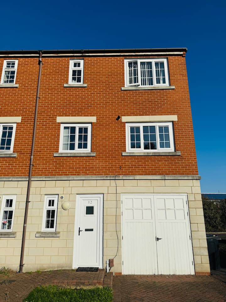 Fishermans House | Contractors | Parking - Cleethorpes
