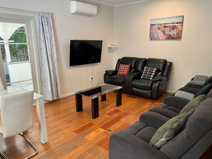 Central Spacious House With Backyard And Patio - Palmerston North