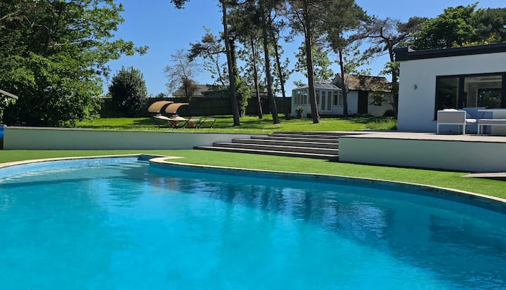 Tranquil Villa With Pool In The Uk’s Sunniest Area - Eastbourne