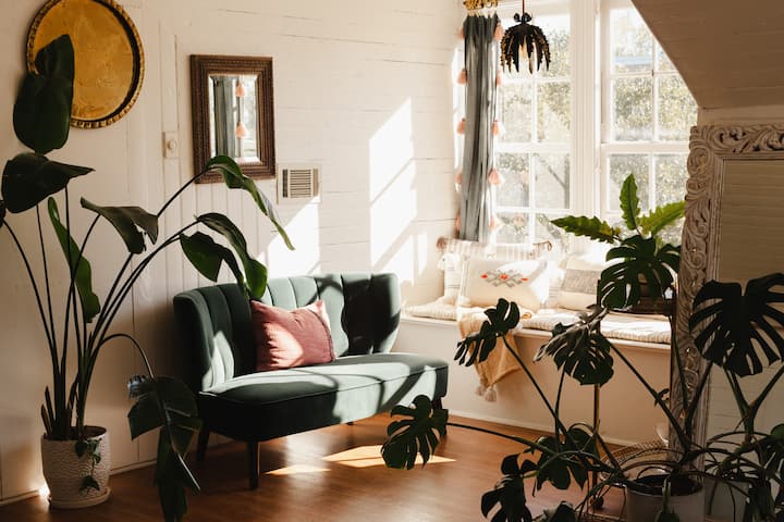 The French 75 - Historic Downtown 3rd Floor Loft - Savannah, GA