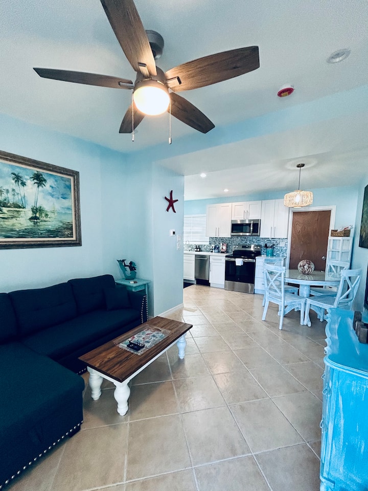 Victoria’s Beach Escape- St Pete, Beaches & Trail! - Pinellas Park, FL