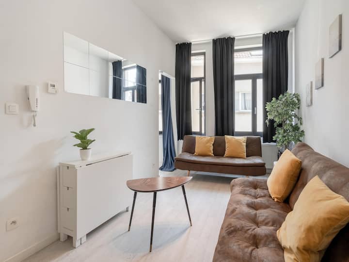 Charming 1br Apartment In The Heart Of Antwerp - Amberes