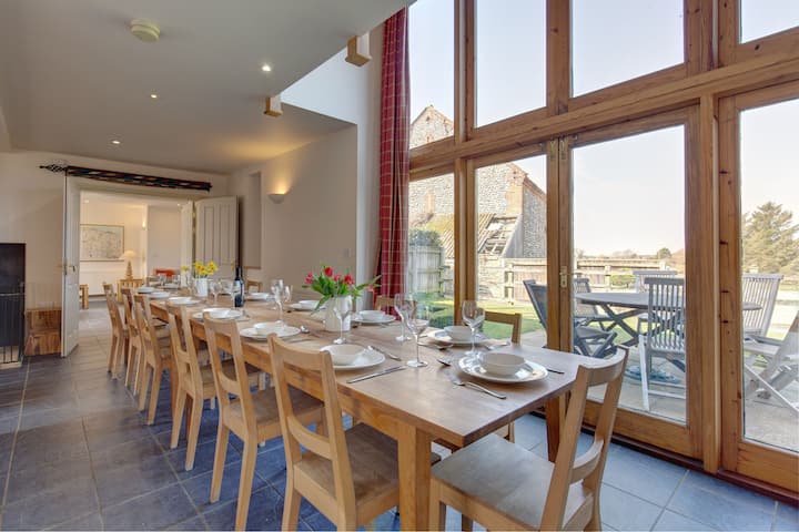 Long Barn - Sleeps 14 Guests  In 7 Bedrooms - West Runton