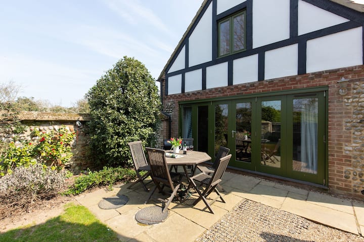 Riding Stable - Sleeps 6 Guests In 3 Bedrooms - West Runton
