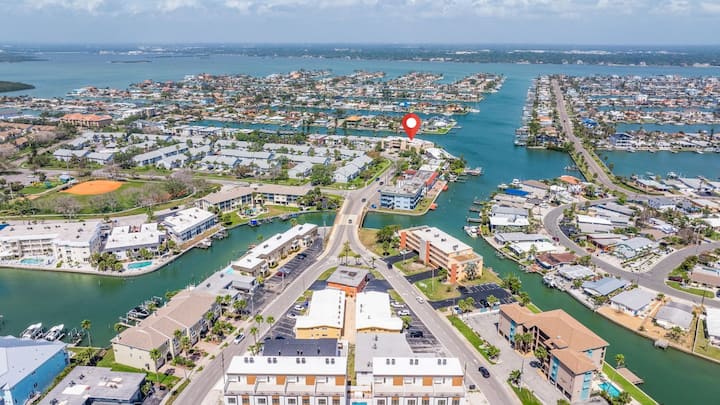 Inter-coastal Piece Of Paradise - Walk To Beach - Pinellas County, FL