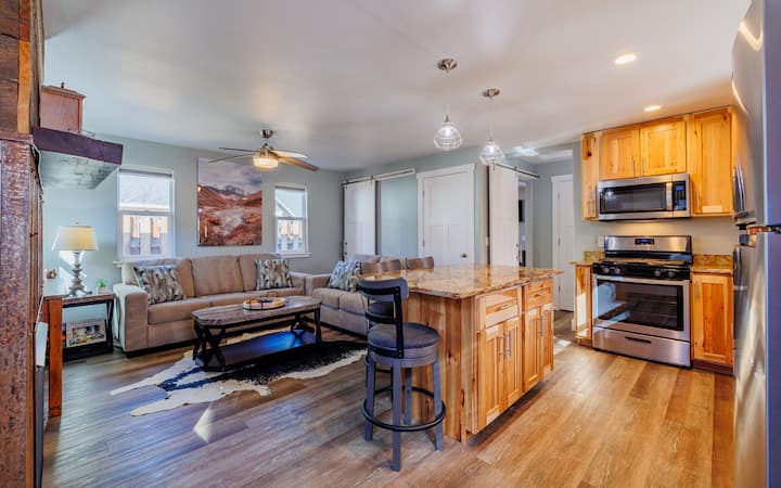 Alger Hideaway- Walk To Downtown Cody, Pet Friendly! - Cody, WY